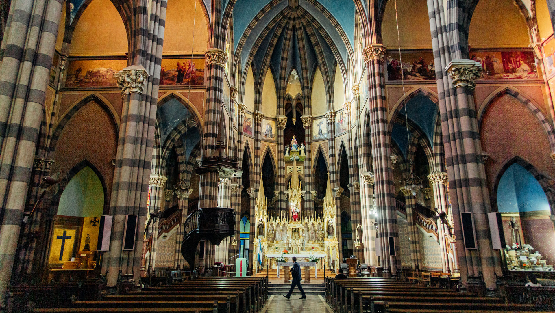 La Catedral y los Capuchinos, dos íconos para descubrir a 10 cuadras de ...